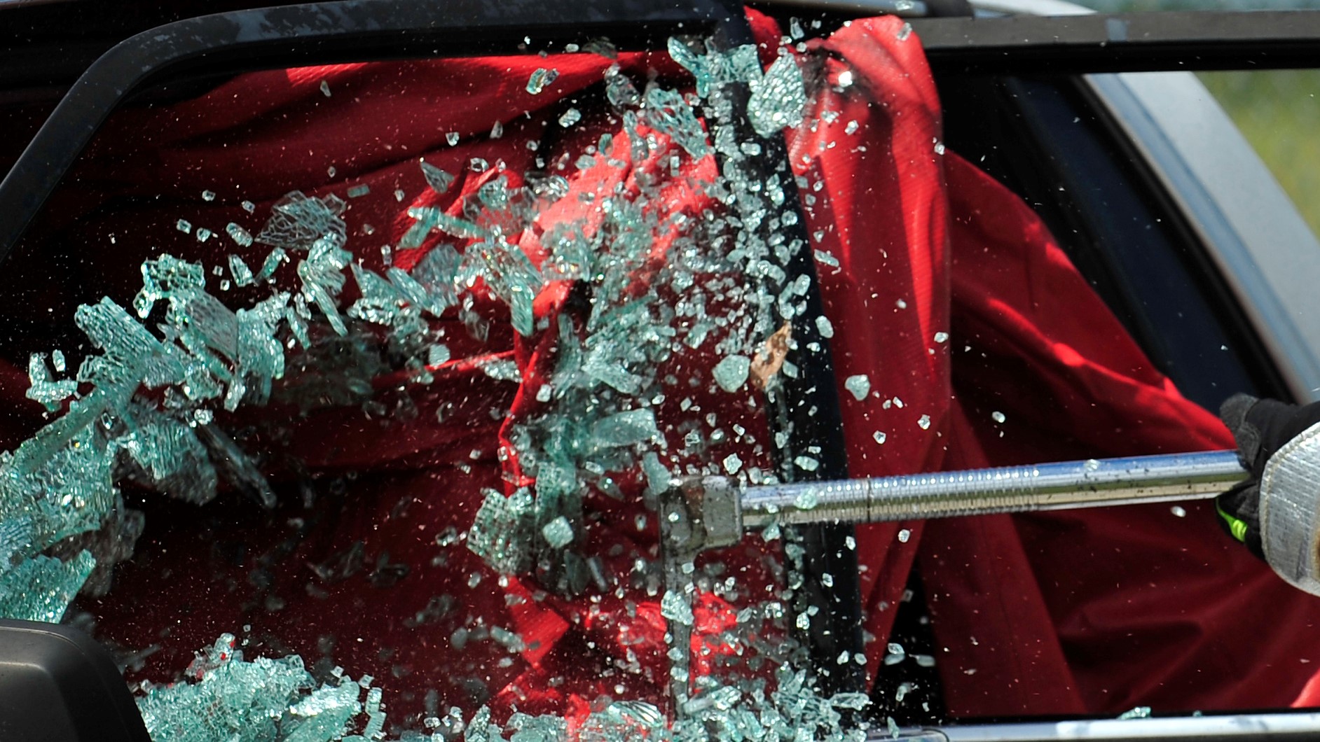 While his mom was on a call,12-year-old starts breaking a car’s ...